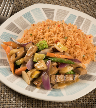 Filete de pollo salteado con verduras - Food Service